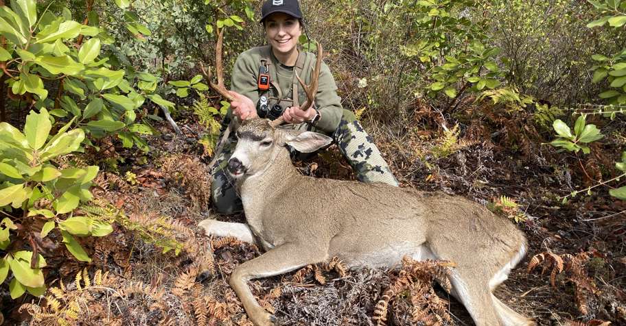 Black-Tailed Deer hunting trips - BookYourHunt.com