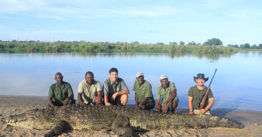 Hippo hunting trips - BookYourHunt.com