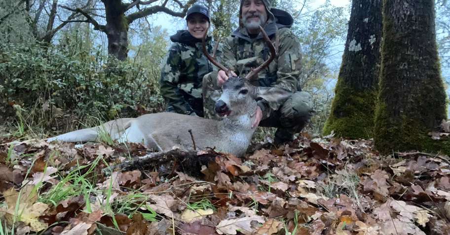 Black-Tailed Deer hunting trips - BookYourHunt.com