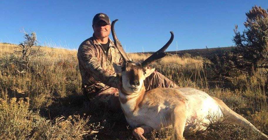 Pronghorn Antelope hunting trips - BookYourHunt.com