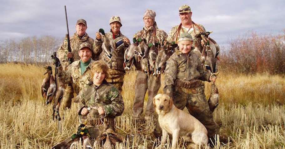Alberta hunting trips - BookYourHunt.com