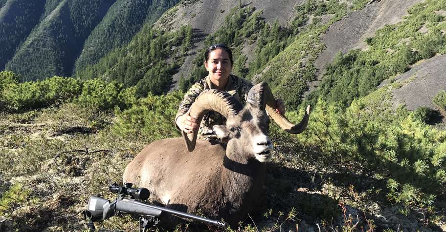 Yakutia Snow Sheep hunting trips - BookYourHunt.com