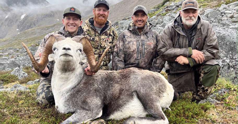 Stone’S Sheep hunting trips - BookYourHunt.com