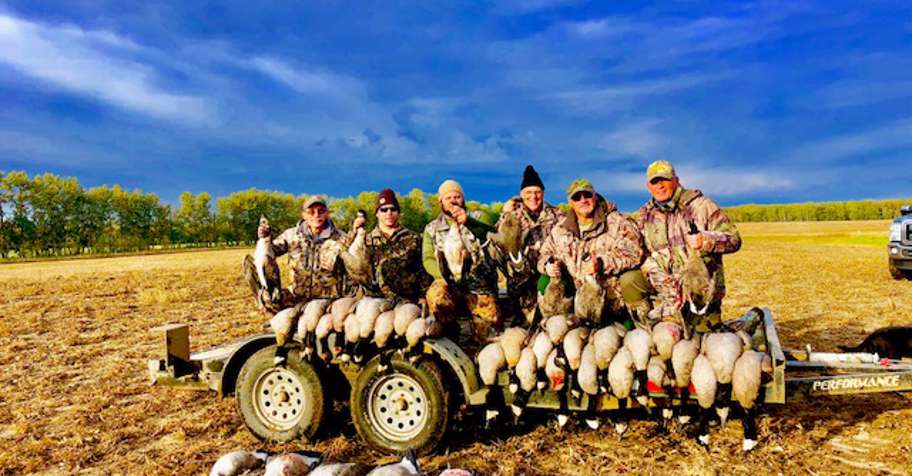 Alberta hunting trips - BookYourHunt.com